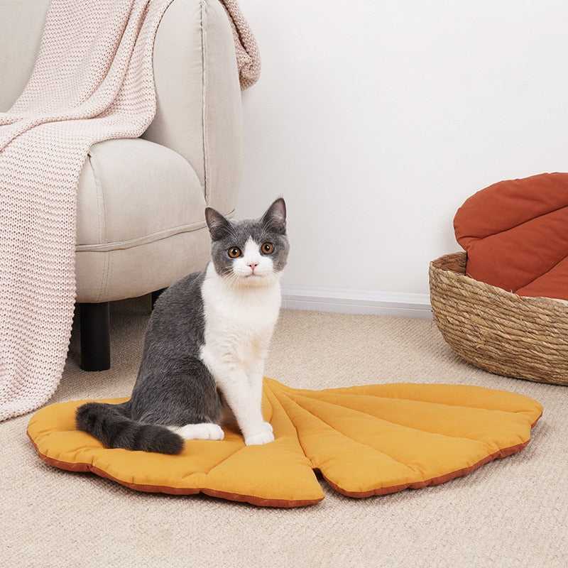 'Breezy Leaf' Two-Sided Cat Bed – Meowgicians™